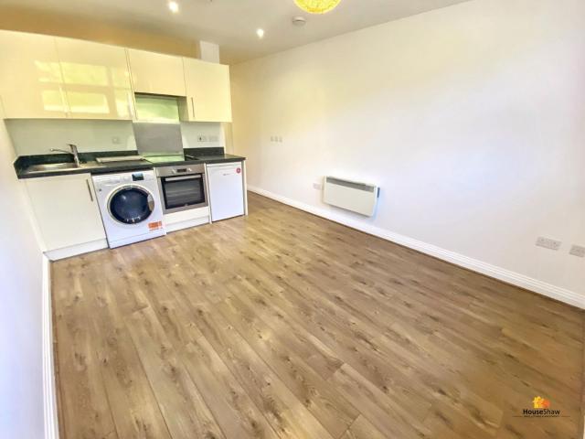 1 Bed Flat For Rent at The Backs, Media House The Backs, HP5, United_kingdom