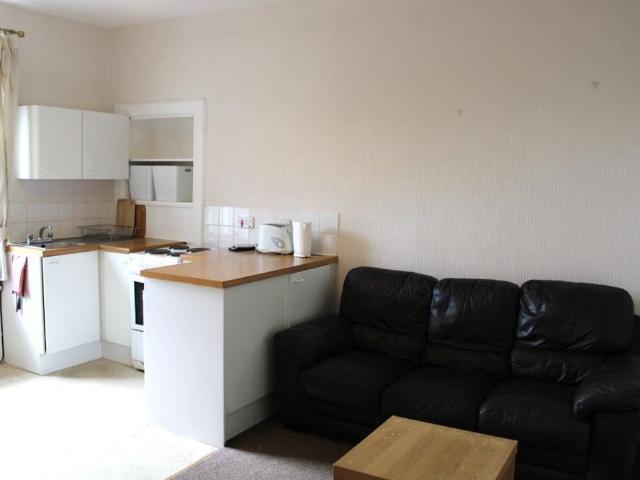 1 bed flat for rent in West End