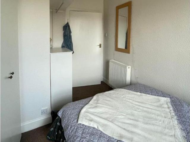 1 bed flat for rent in West End