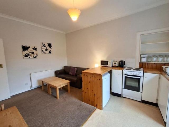 1 bed flat for rent in West End