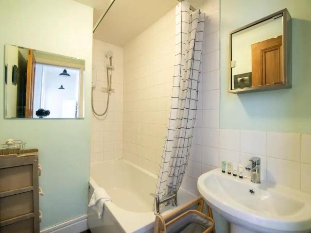 1 bed flat for rent in West End