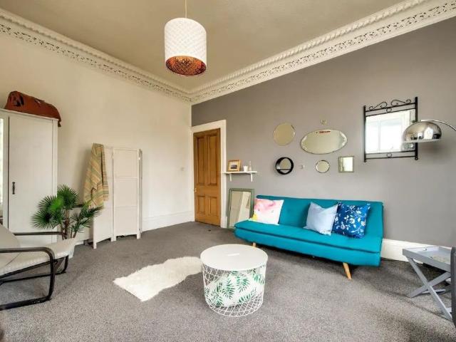 1 bed flat for rent in West End