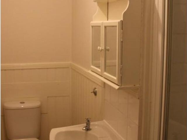 1 bed flat for rent in West End