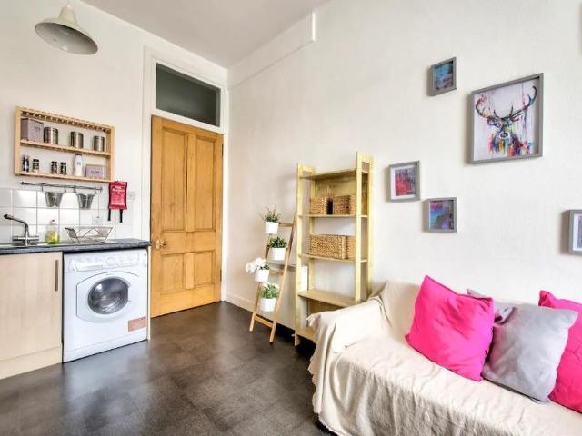 1 bed flat for rent in West End
