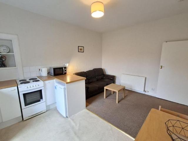 1 bed flat for rent in West End