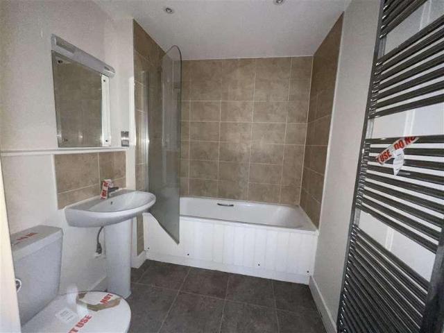 2 bed flat for sale