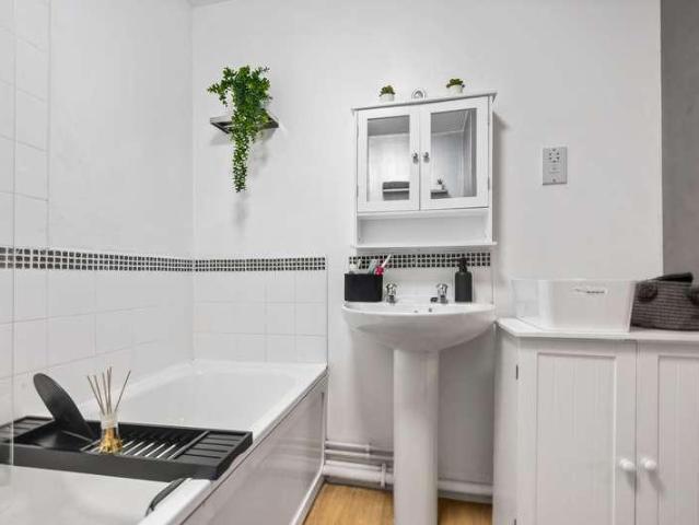 1 bed flat for sale