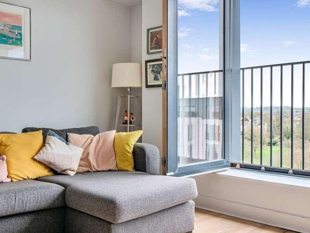 1 bed flat for sale