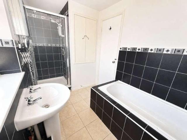 1 bed flat for sale