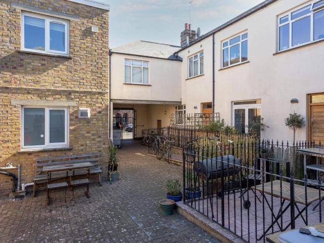 1 bed flat for sale