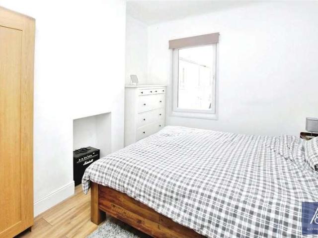 1 bed flat for sale