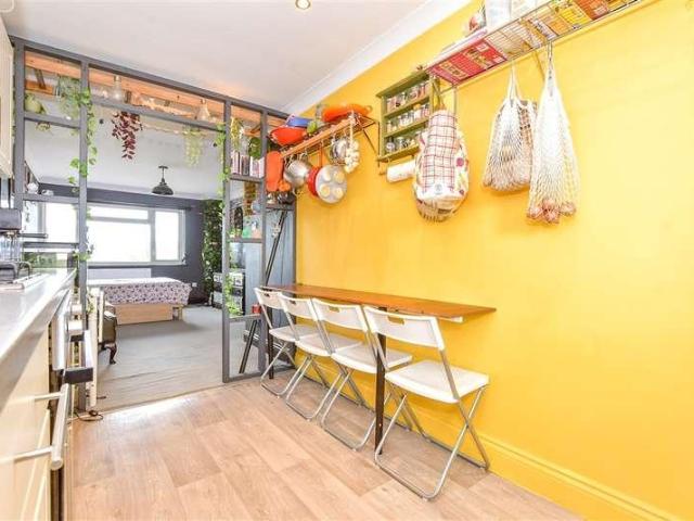 1 bed flat for sale