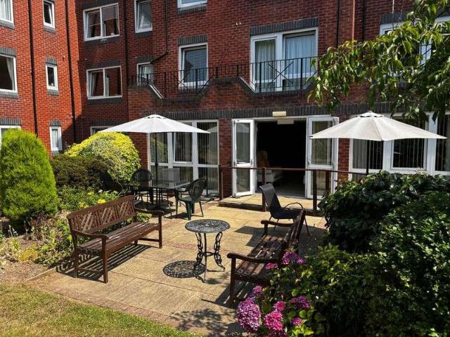 1 bed flat for sale