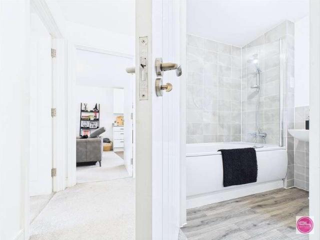 1 bed flat for sale