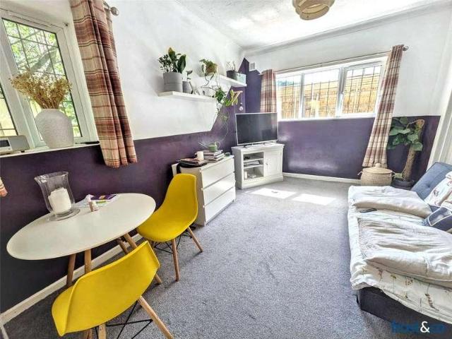 1 bed flat for sale