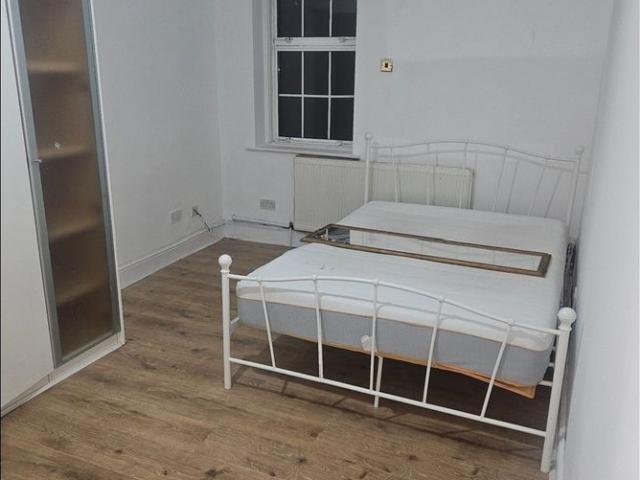 1 Bed Flat, Frimley Road, IG3