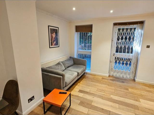 1 Bed Flat, Frognal Lane, NW3