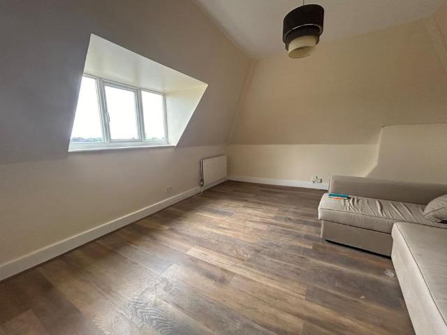 1 Bed Flat, Gunnersbury Avenue, W5