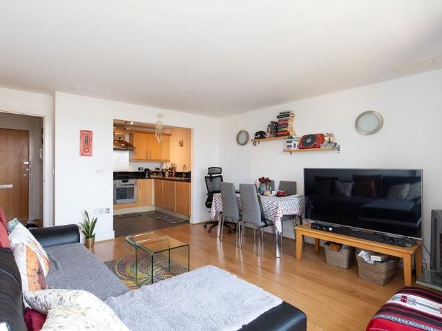 1 Bed Flat, Gainsborough House, E14