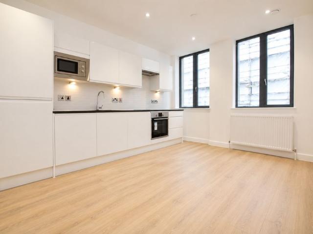1 Bed Flat, Garrard House, RG1