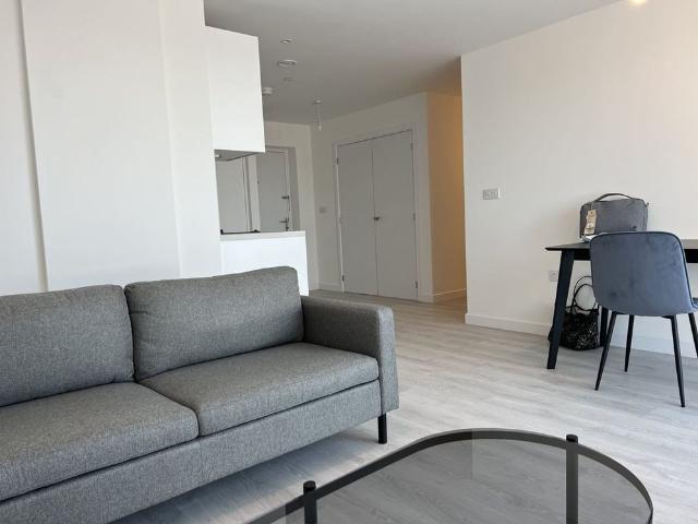 1 Bed Flat, Garraway Apartments, W3