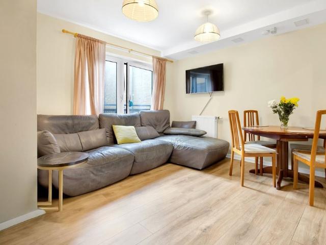 1 Bed Flat, Gary Court, CR0