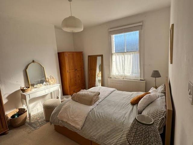 1 Bed Flat, Gauden Road, SW4