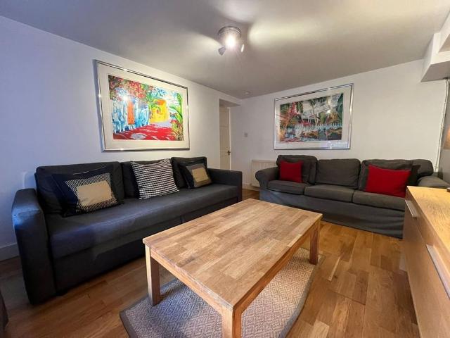 1 Bed Flat, Gayfield Square, EH1