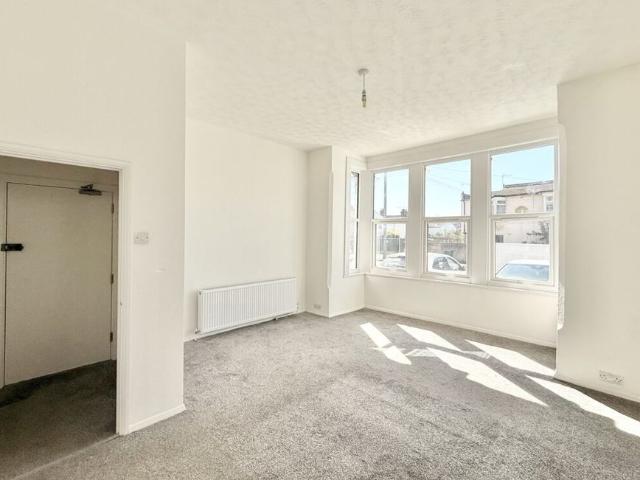 1 bed Flat Genesta Road, Westcliff On Sea, SS0