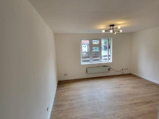 1 Bed Flat, Giralda Close, E16