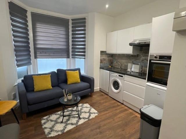 1 Bed Flat, Gladesmore Road, N15