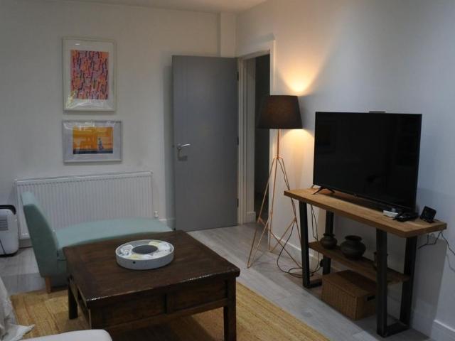 1 Bed Flat, Glenister Park Road, SW16