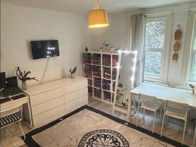 1 Bed Flat, Glossop Road, CR2