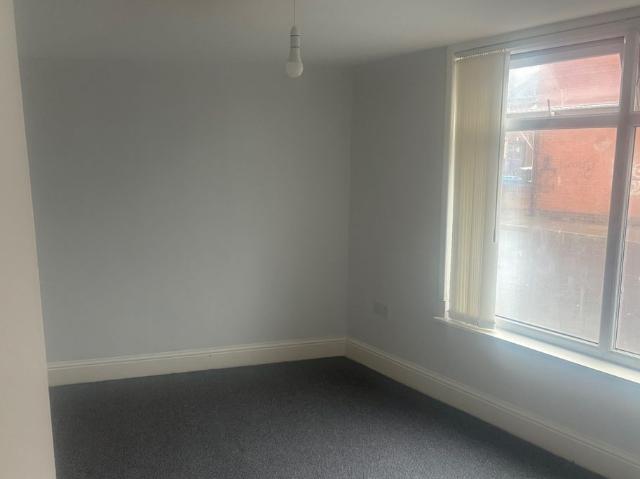 1 Bed Flat, Gloucester Road, L6