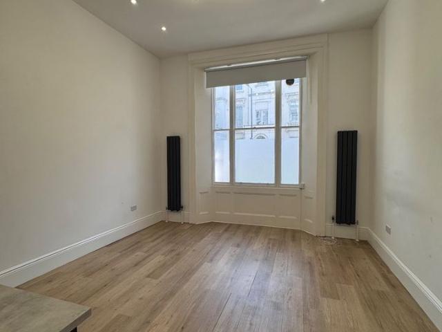 1 Bed Flat, Gloucester Terrace, W2