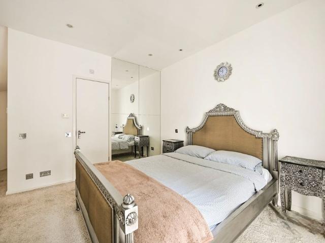 1 Bed Flat, Gloucester Terrace, W2
