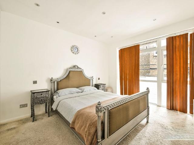 1 Bed Flat, Gloucester Terrace, W2