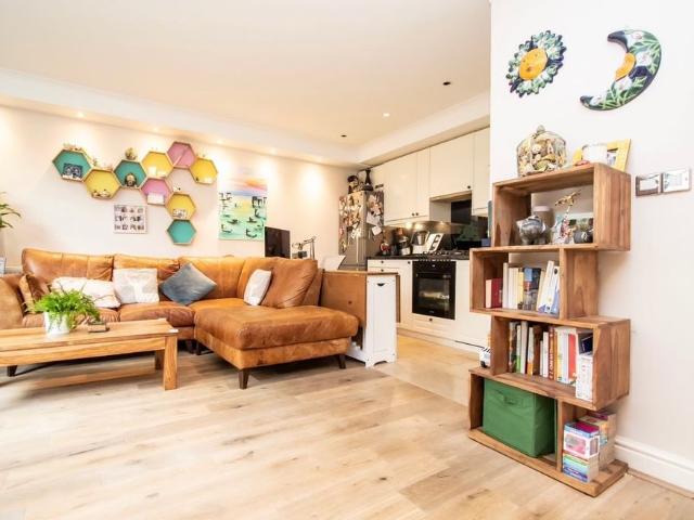 1 Bed Flat, Goat Wharf, TW8