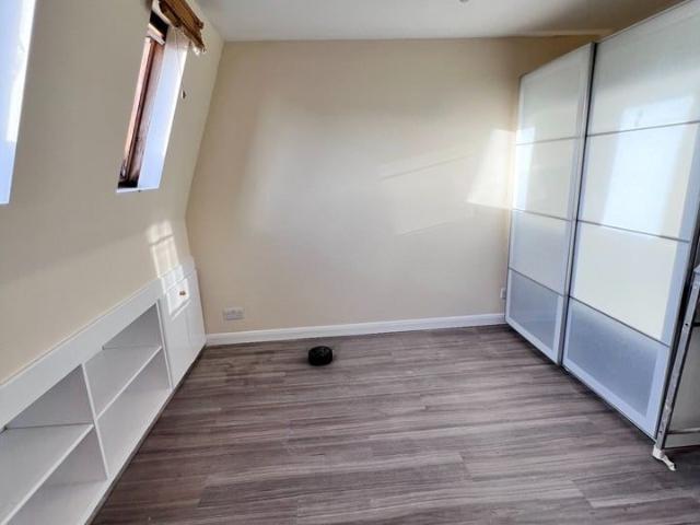 1 Bed Flat, Goldhawk Road, W12