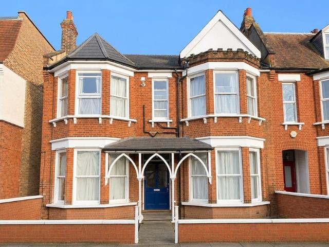 2 Bed Flat, Goldsmith Avenue, W3