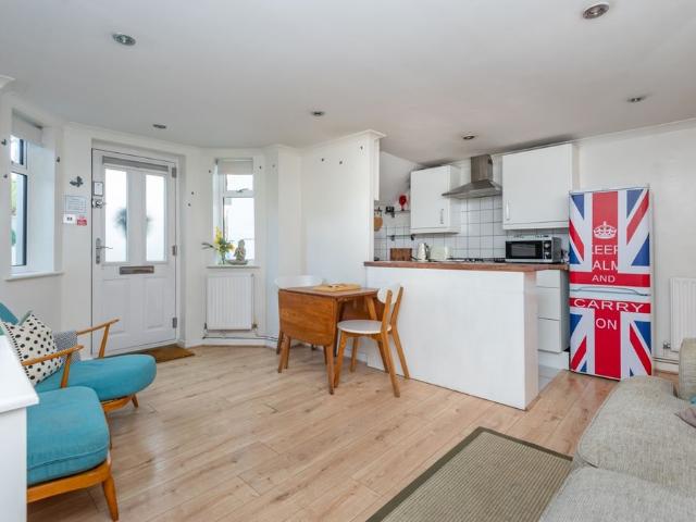1 Bed Flat, Graham Road, SW19