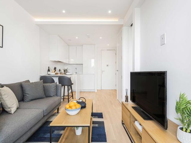 1 Bed Flat, Gravity Royal Heights, RG1