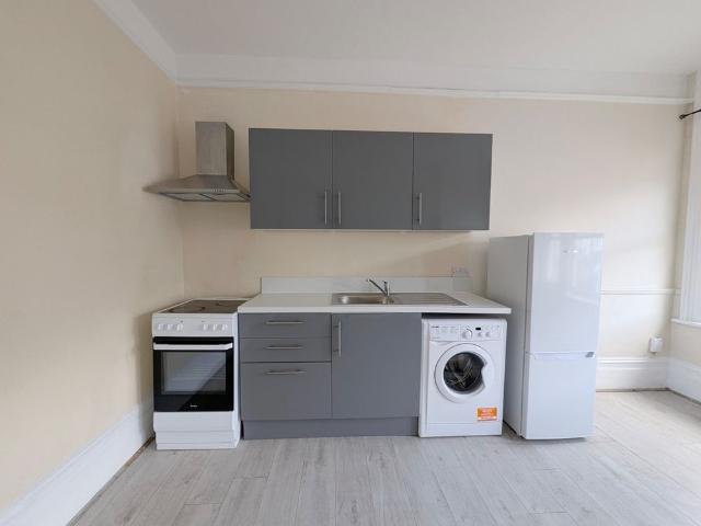 1 Bed Flat, Green Lanes, N13