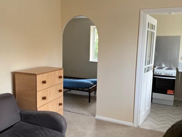 1 Bed Flat, Greenslade Road, IG11