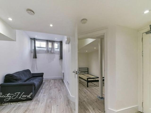 1 Bed Flat, Greenwich South Street, SE10