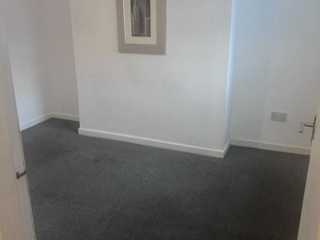 1 Bed Flat, Huntly Road, L6