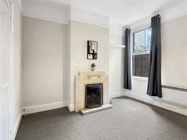 1 Bed Flat, Halifax Road, CB4