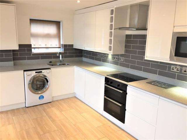 1 Bed Flat Harold Wood £1375 Pcm