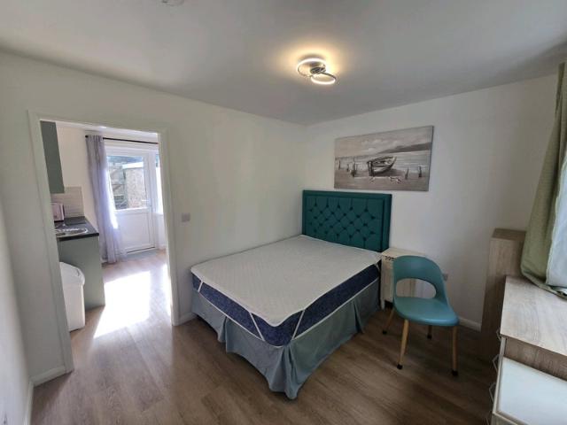 1 Bed flat/ Harborne/ near QE/UoB/ bills included