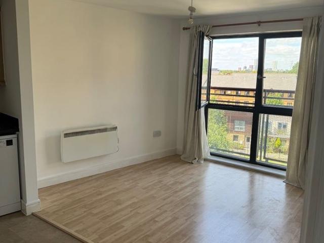 1 Bed Flat, Harry Zeital Way, E5